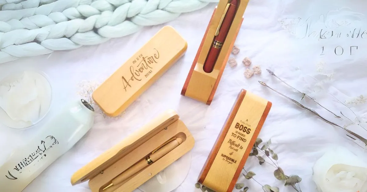 Pen Kayu Bekas Letak Pen Set - Ukir Kuantan